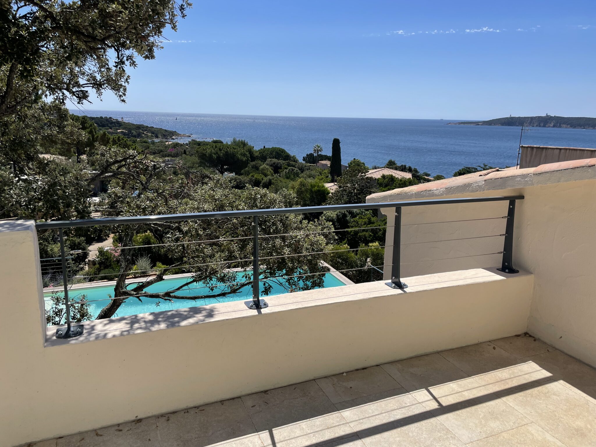 Voici la solution pour garantir votre sécurité sur votre terrasse ou ...